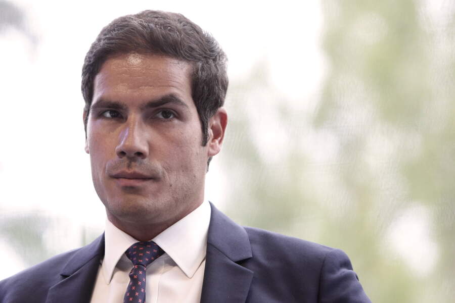 Emmanuel Macron évoque sa prétendue homosexualité et sa « double vie ...