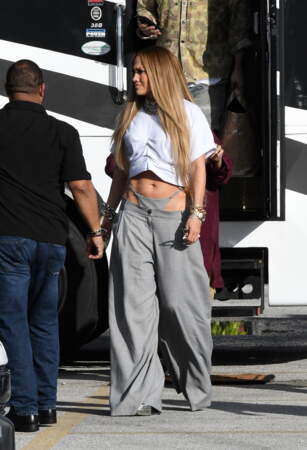 PHOTOS Jennifer Lopez en string apparent, son look IMPROBABLE pour le ...