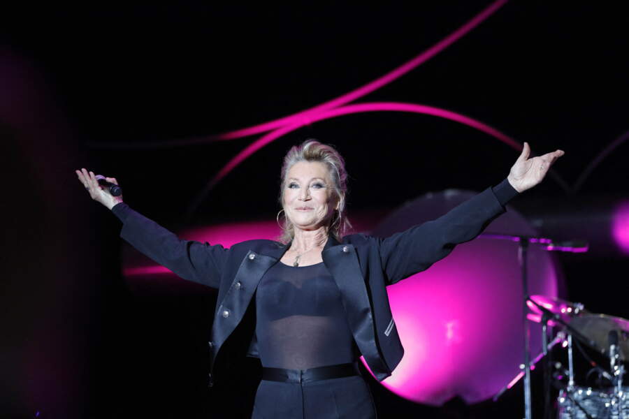 Sheila : découvrez son évolution physique - Voici