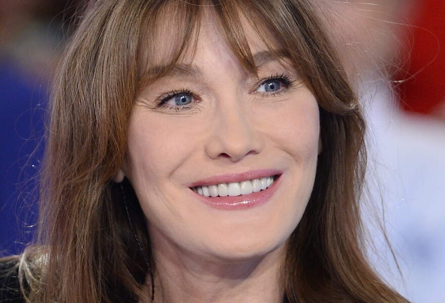 Carla Bruni : découvrez son évolution physique de ses 25 ans à aujourd ...