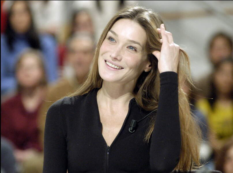 Carla Bruni : découvrez son évolution physique de ses 25 ans à aujourd ...