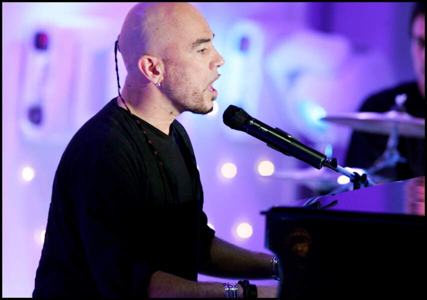 Pascal Obispo : découvrez son évolution physique - Voici