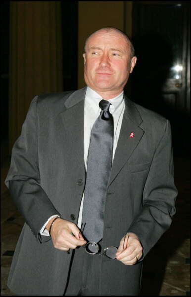 Phil Collins : découvrez l'évolution physique du chanteur - Voici