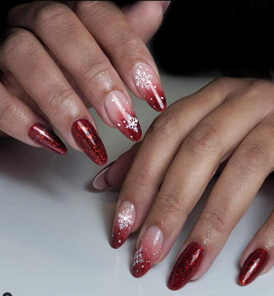 Manucure de fêtes : ces 15 inspirations pailletées qu'on veut ...