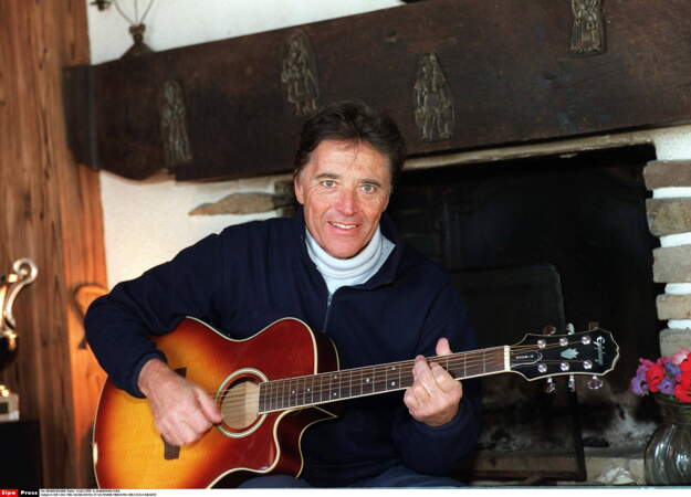 Sacha Distel : découvrez sa vie en images - Voici