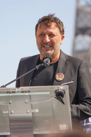 Cauet, Arthur, Ingrid Chauvin... Ces stars qui ont frôlé la mort - Voici