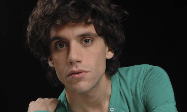 Mika : découvrez l'évolution physique du chanteur - Voici