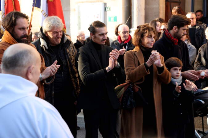 Obsèques de Guy Marchand : ses enfants Jules et Ludivine émus avec leur ...